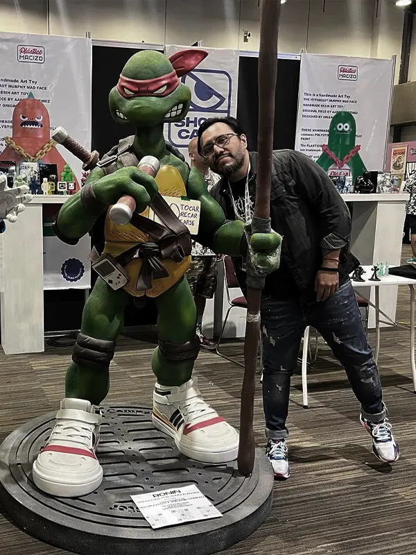 Chucho Rojas: El Arte de Esculpir con Pasión y Color - Adamantium Colors